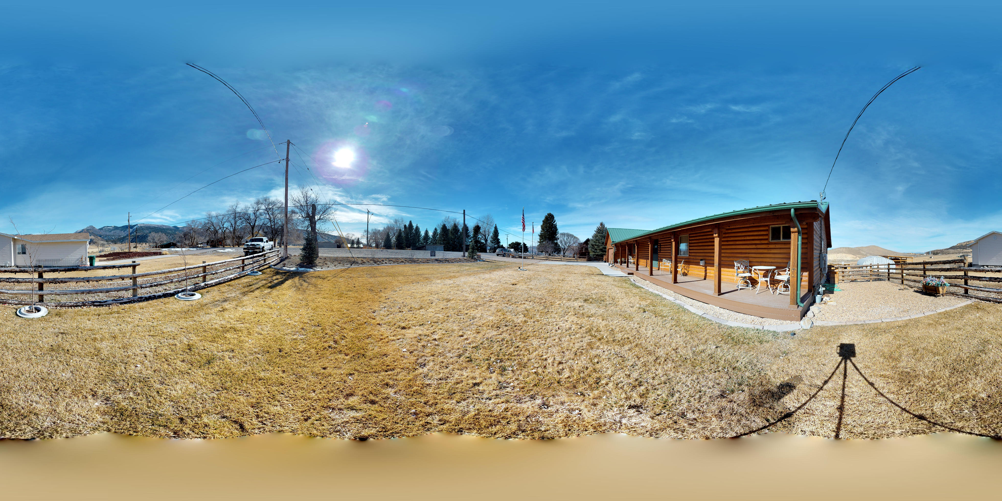 front yard-east side - Virtual Tour threesixty.tours