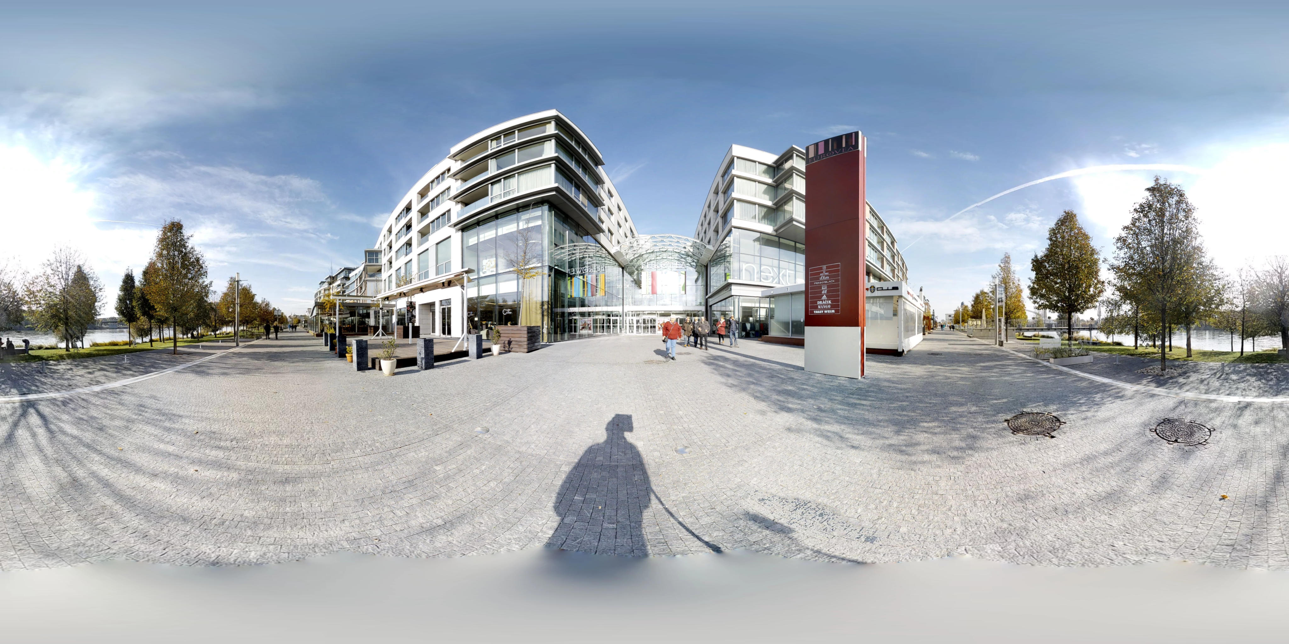 Side entrance 2 /exit to Eurovea promenade - Virtual Tour threesixty.tours
